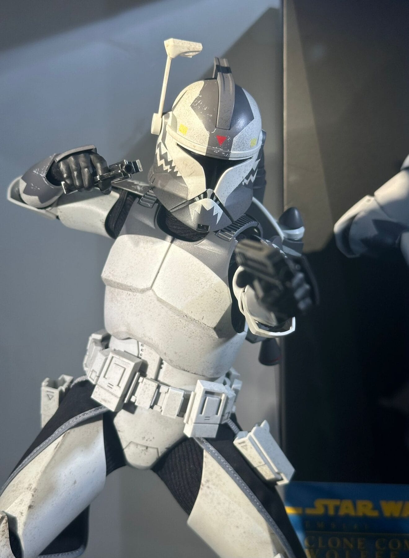 Hot Toys TMS141 Star Wars The Clone WarsClone Commander | One Sixth World